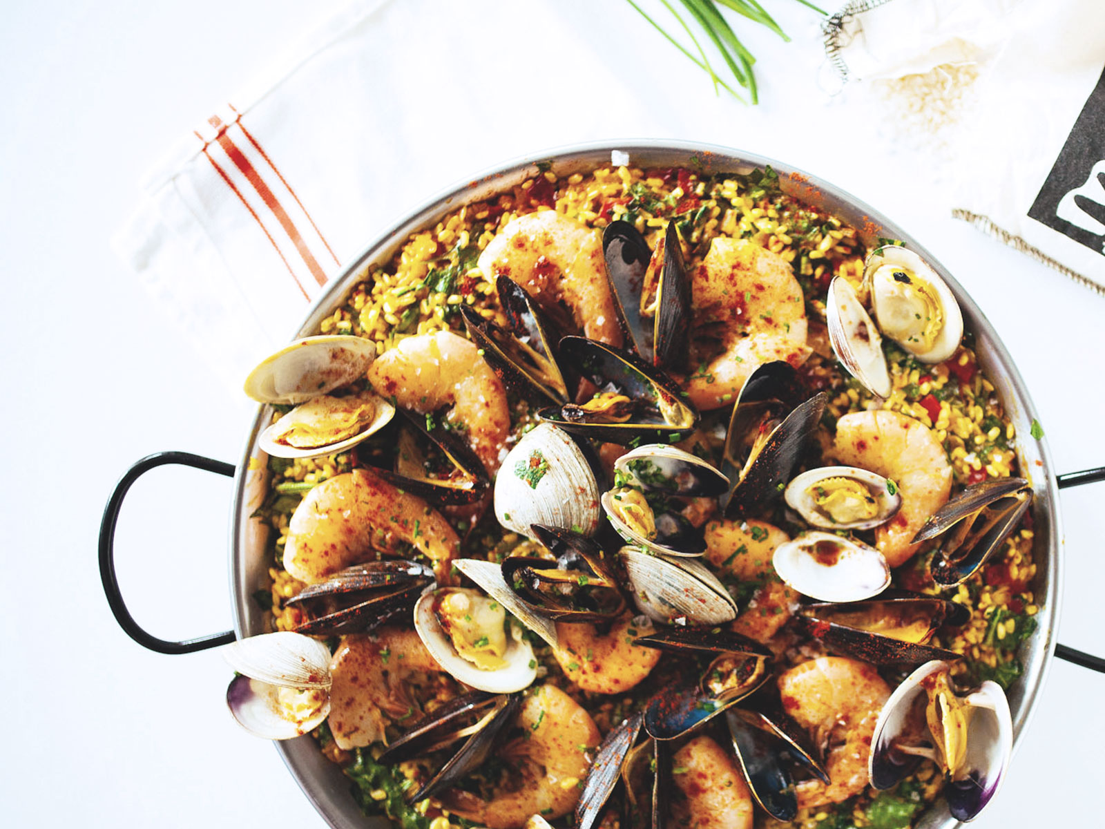 Seafood Paella with Chicken and Mussels – The Mexican PD